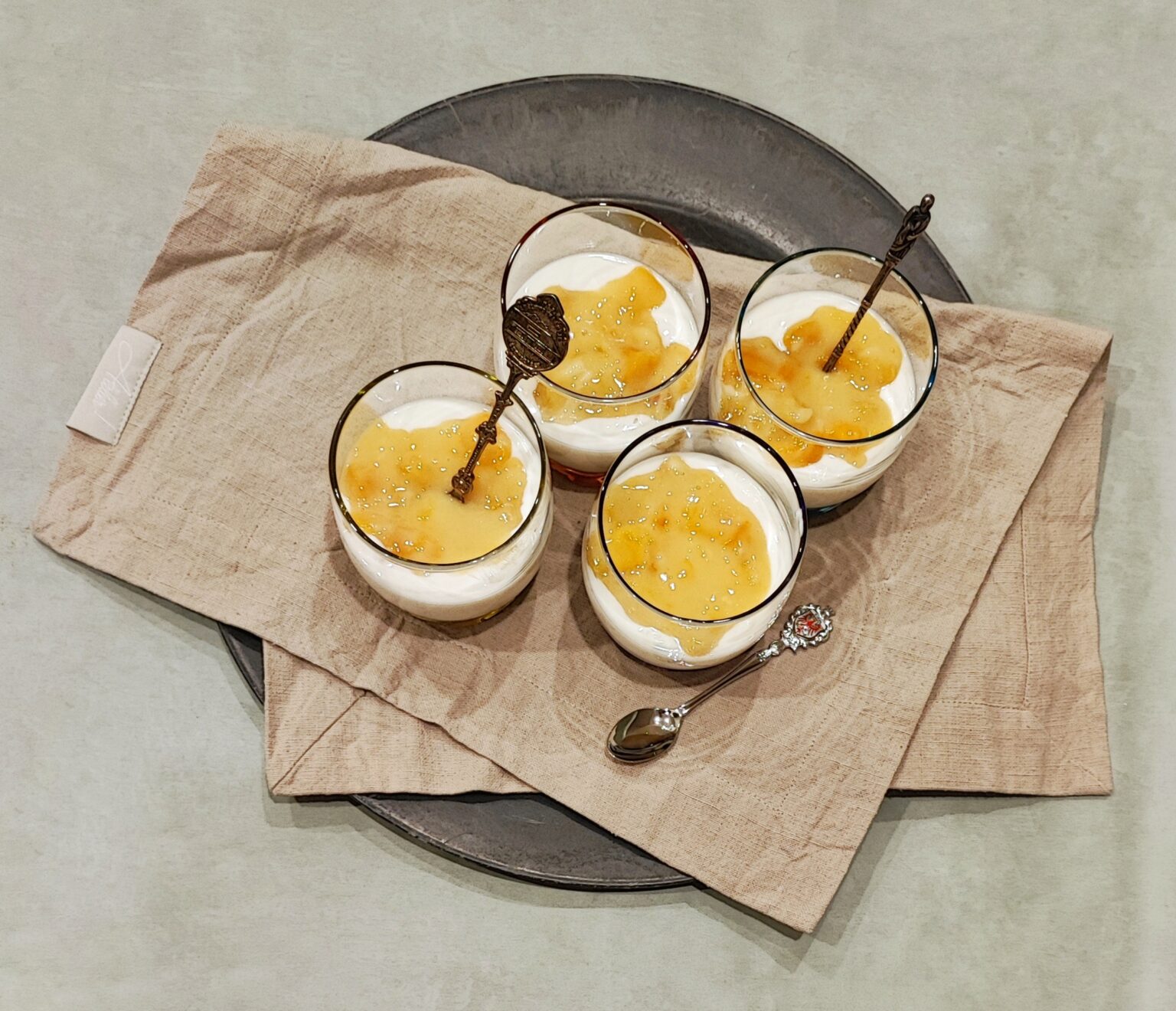 Passievrucht-mango-yoghurt toetje – Lizzybox